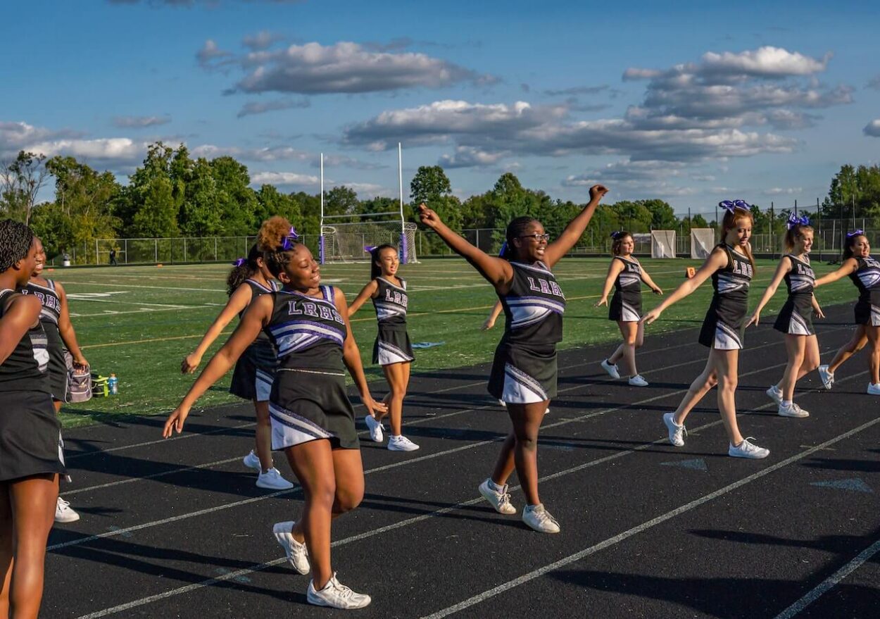 Running a High School Cheer Squad ─ How to Form a Team Successfully ...